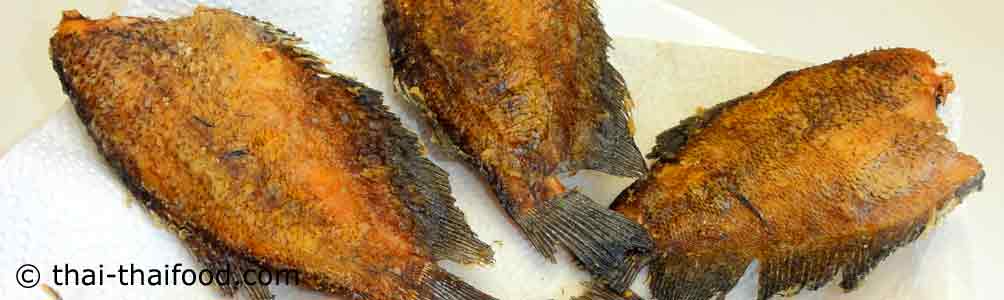ปลาสลิดทอด - Thai Food